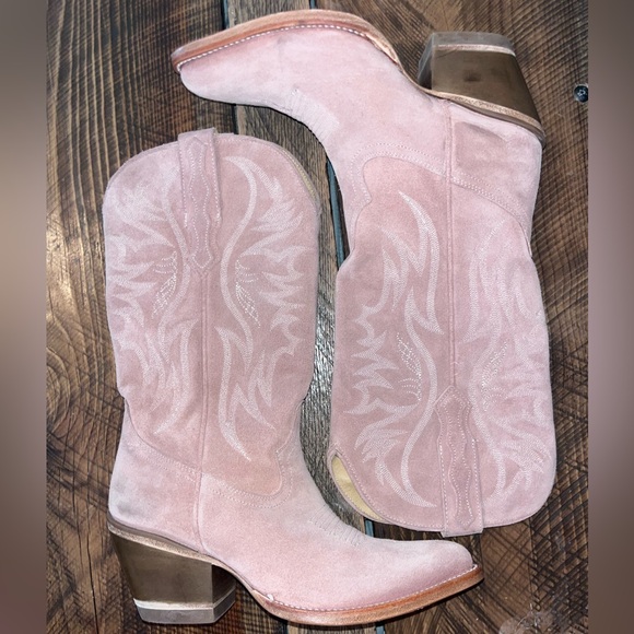 Idyllwind | Shoes | Charmed Life Pink Suede Western Boots Round Toe ...